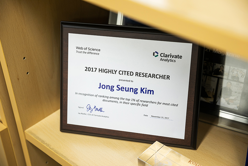 [이 사람의 연구실] 더 나은 인류의 내일을 고민하는 화학자 KCC WORLD 웹진