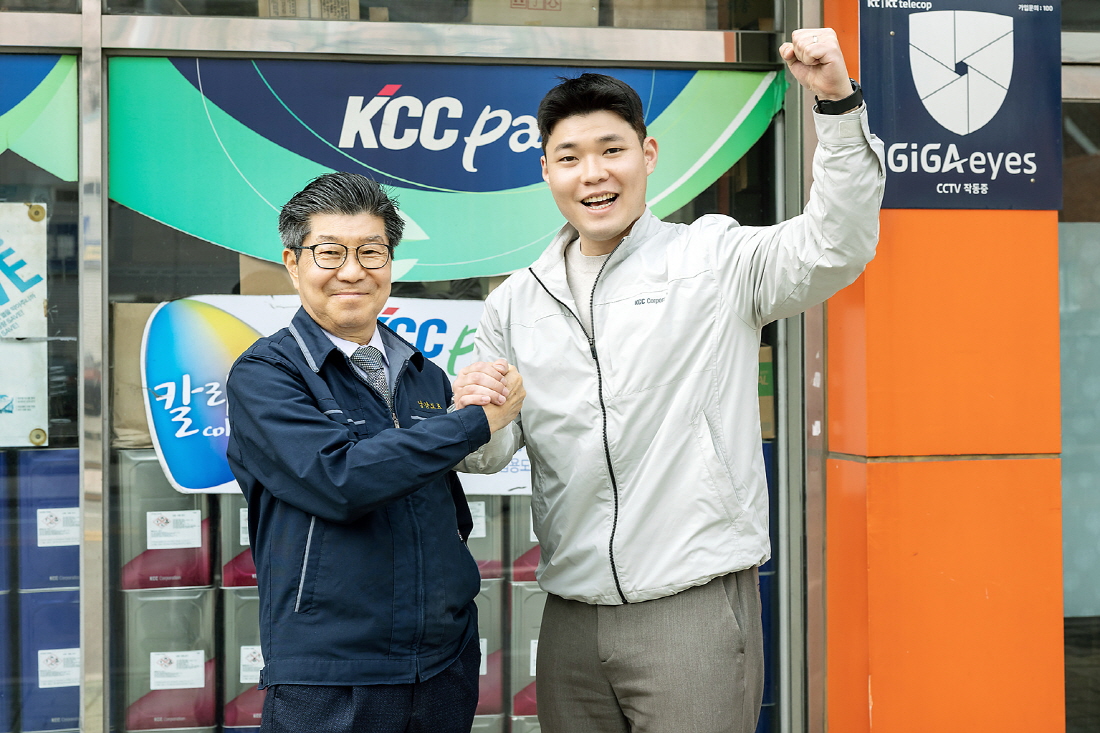 [전지적 사연 시점] 끈끈한 케미를 자랑하는 두 사람의 이야기 KCC WORLD 웹진