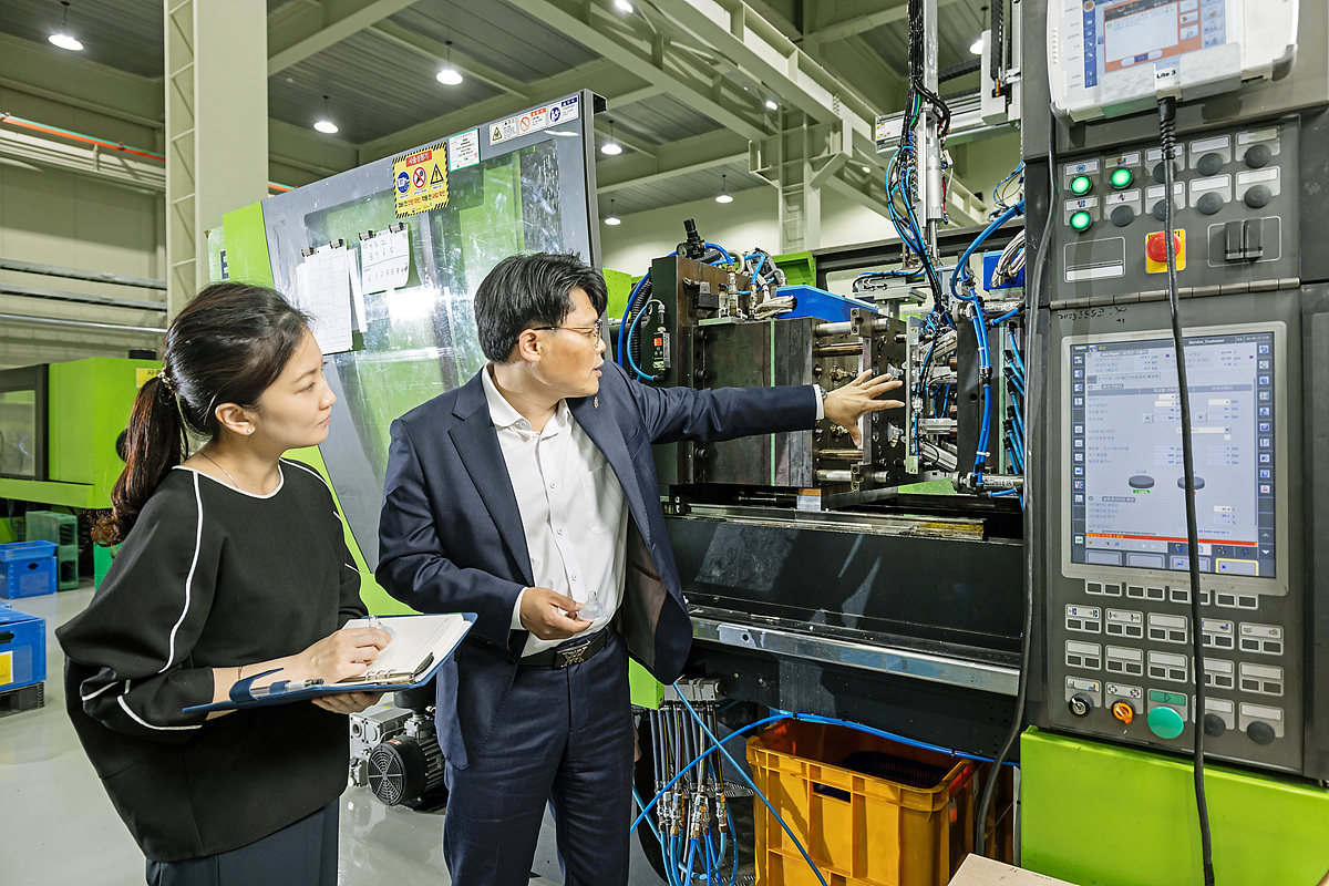 [실리콘파서블] 25년의 기술력으로 LSR 사출 분야의 최고 기업으로 나아가다 KCC WORLD 웹진